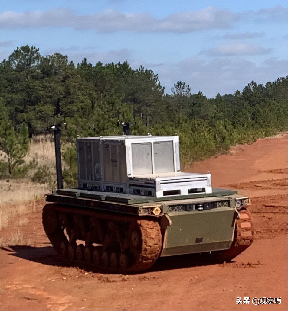 The US TRX tracked unmanned ground vehicle can launch 50 "Switchblade ...
