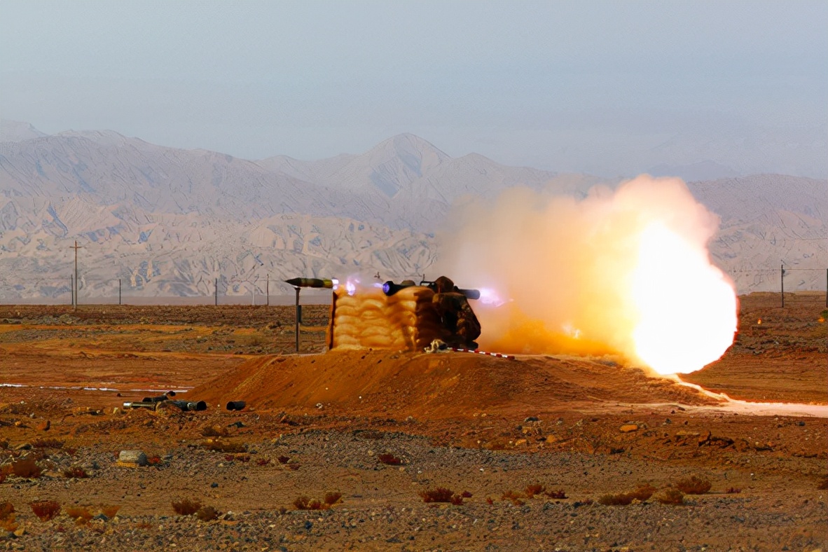 Fighting in the desert, the new shooter played a "full house" - iNEWS