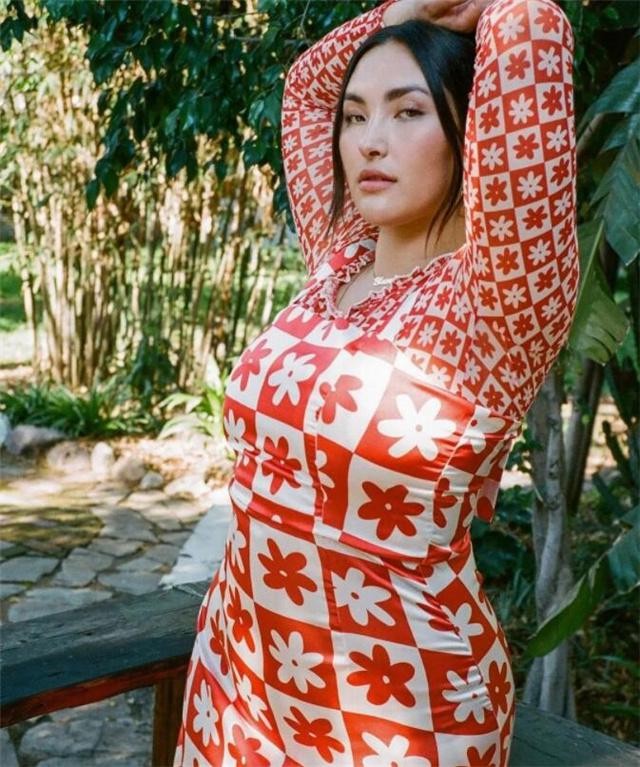 20-year-old plus size model Yumi Nu, fat but not greasy, good curve ...