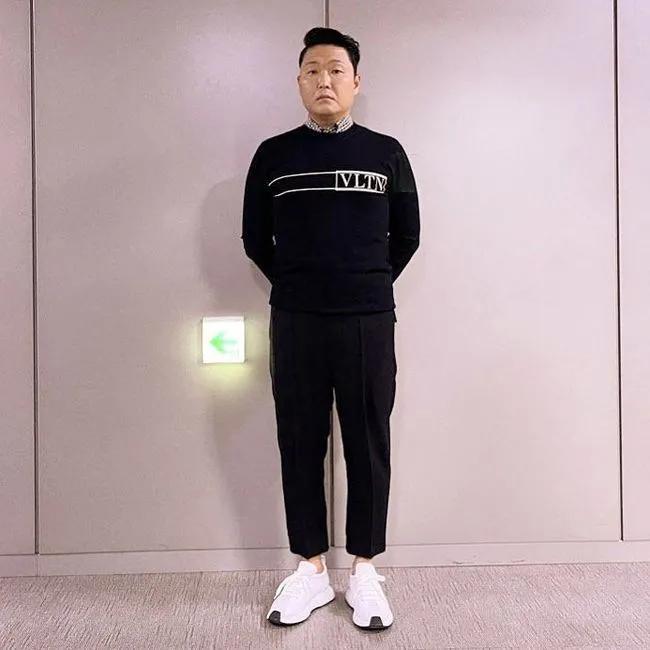 "Uncle Bird" PSY's recent photo was exposed, his figure is so thin ...