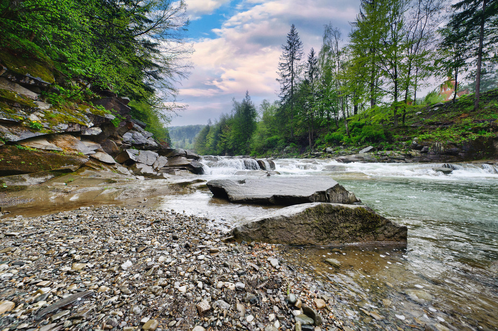 Why do rocks have different colors? - iNEWS