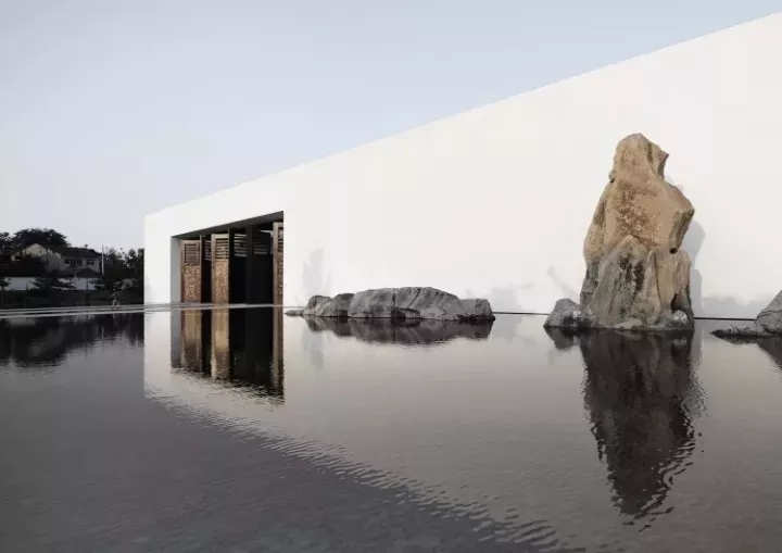 The infinite possibilities caused by a stone, the beauty is overturned ...