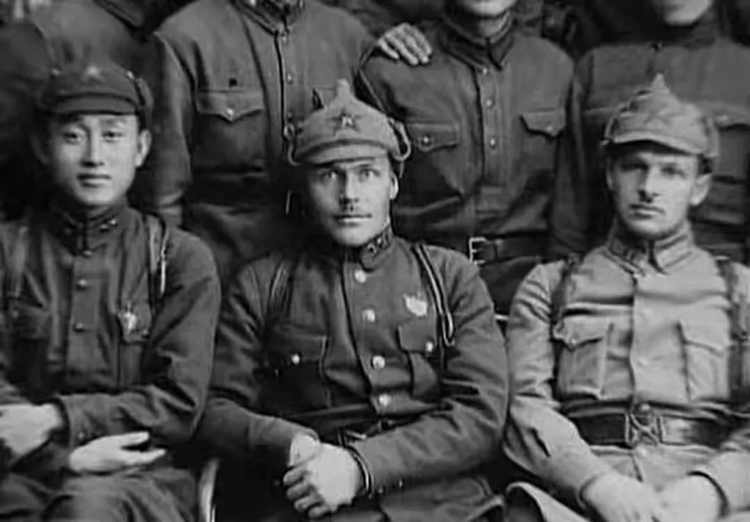 The historical changes of the ranks of the Soviet Red Army - iNEWS