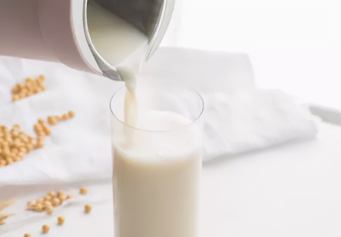 What is the difference between beating soy milk, "dry beating" and "wet ...