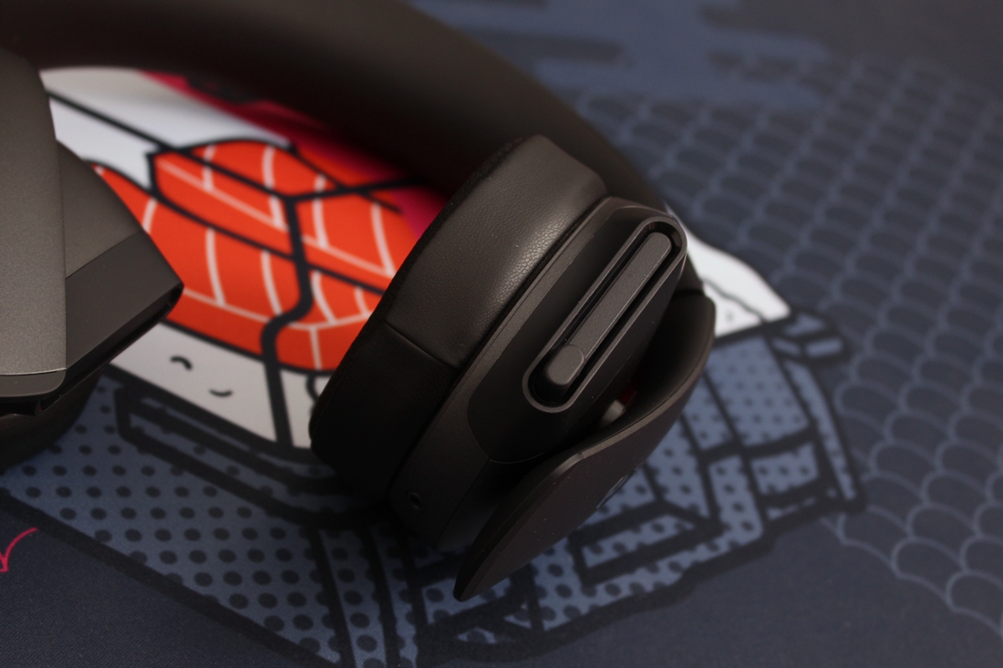 Alienware 510H gaming headset + AW521BR Bluetooth receiver out of the ...