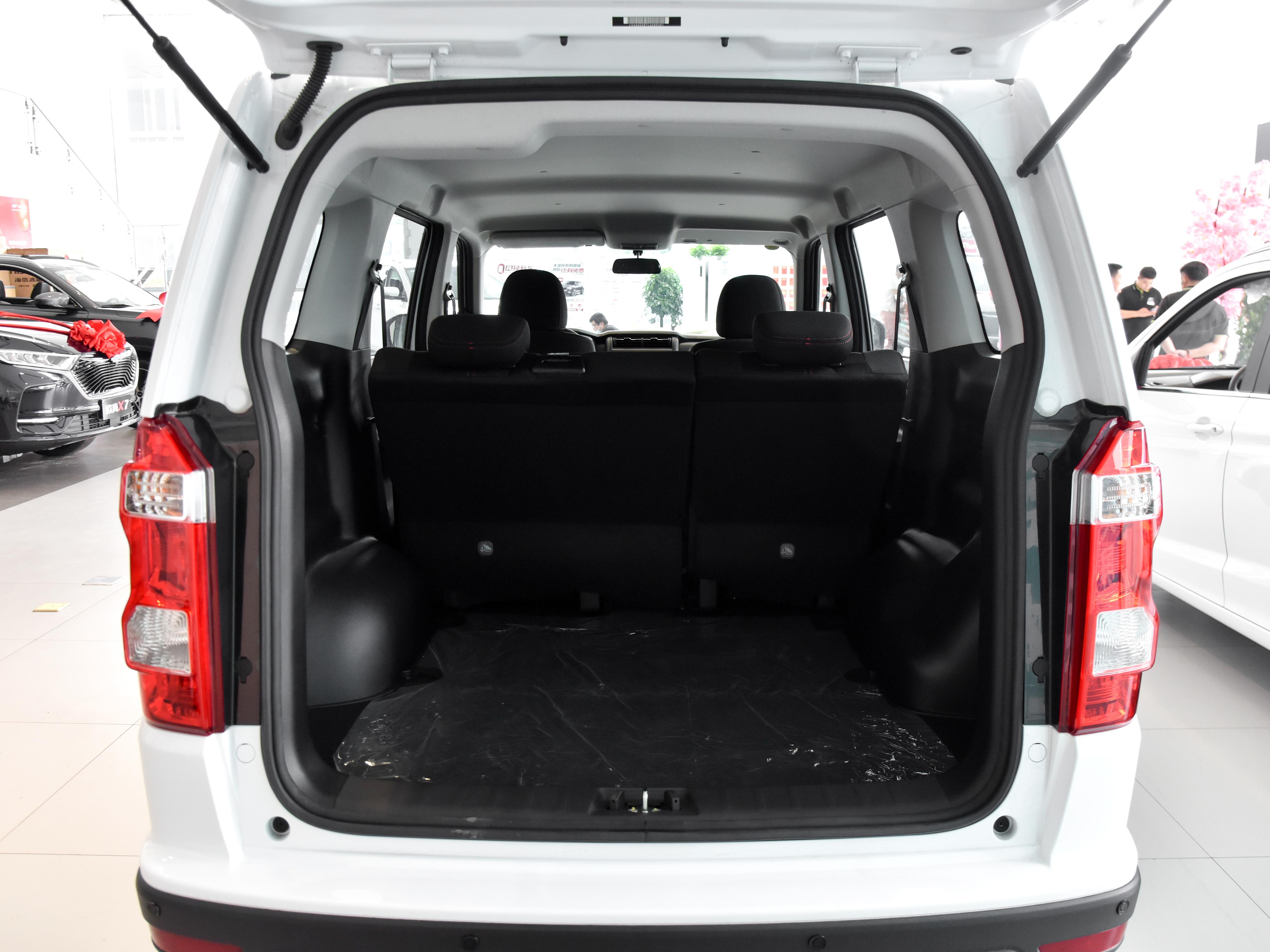 The price is extremely low and there are 7 seats, still an SUV, take you to see Changan Auchan ...