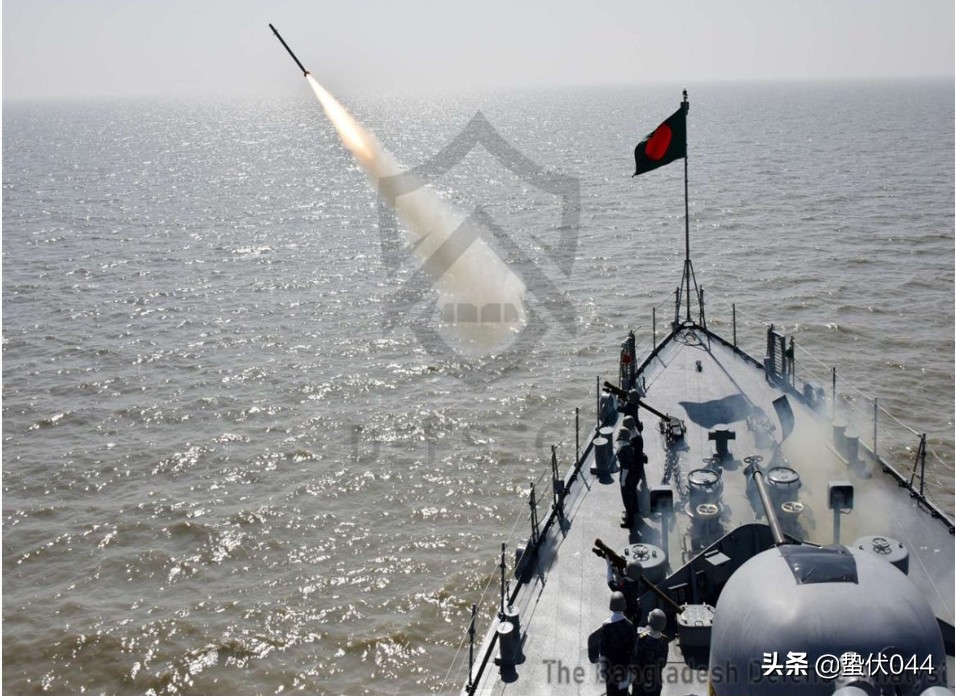 The Bangladesh Navy acquires the qw18 portable air defense missile from China - iNEWS