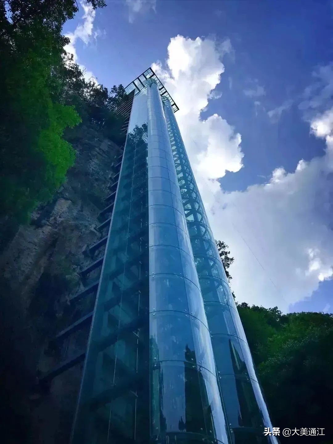 Look!CCTV live broadcasts through the river - iNEWS