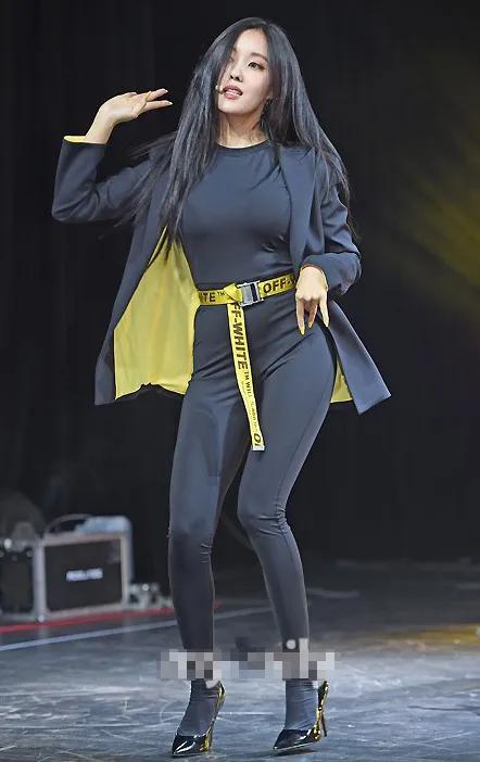 South Korean actress Park Hyo-min, super long beautiful legs, boasting ...