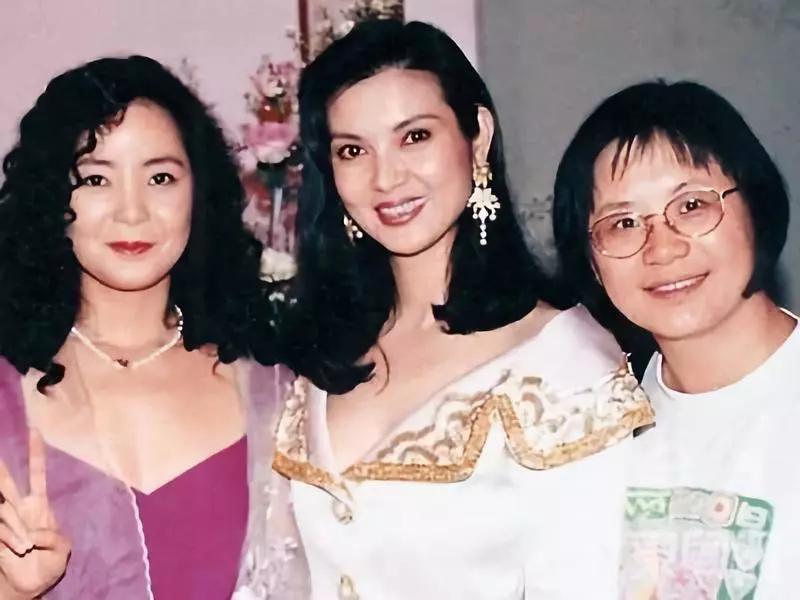 Married into a wealthy family at the age of 24, her husband cheated at ...