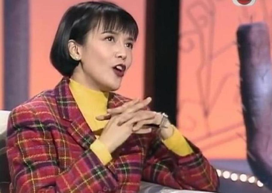 Zheng Yuling: Entered the circle at the age of 19, after taking the ...