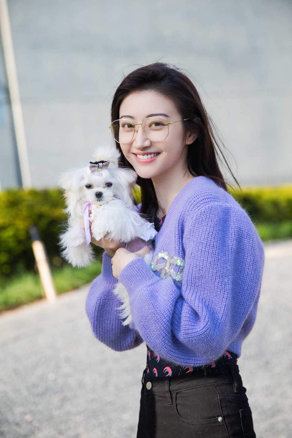 Tian Jing is so sweet, her smile is sweet and curvy, her face is like ...