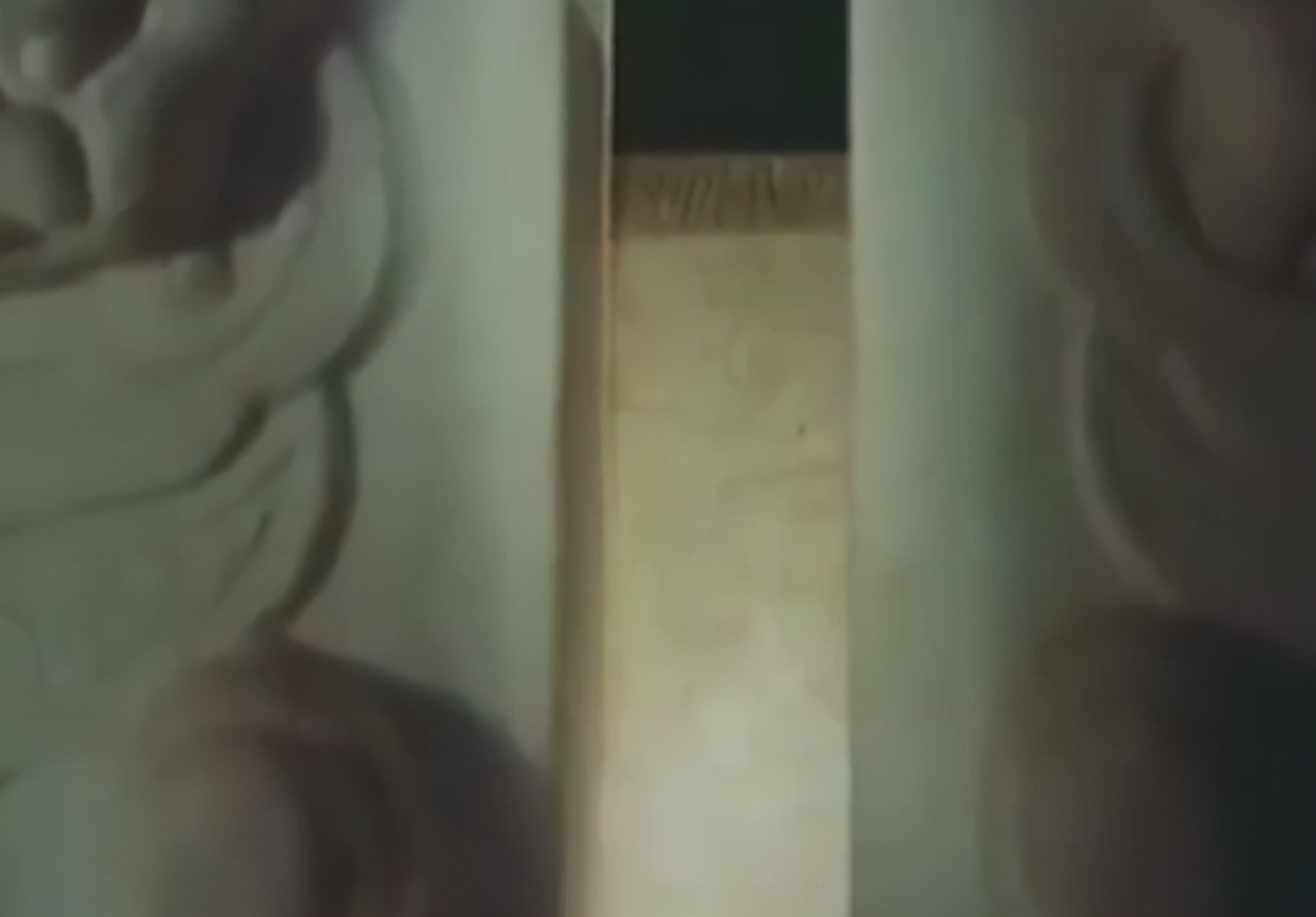 The archaeologists excavated Dingling and made a key to the tomb from ...