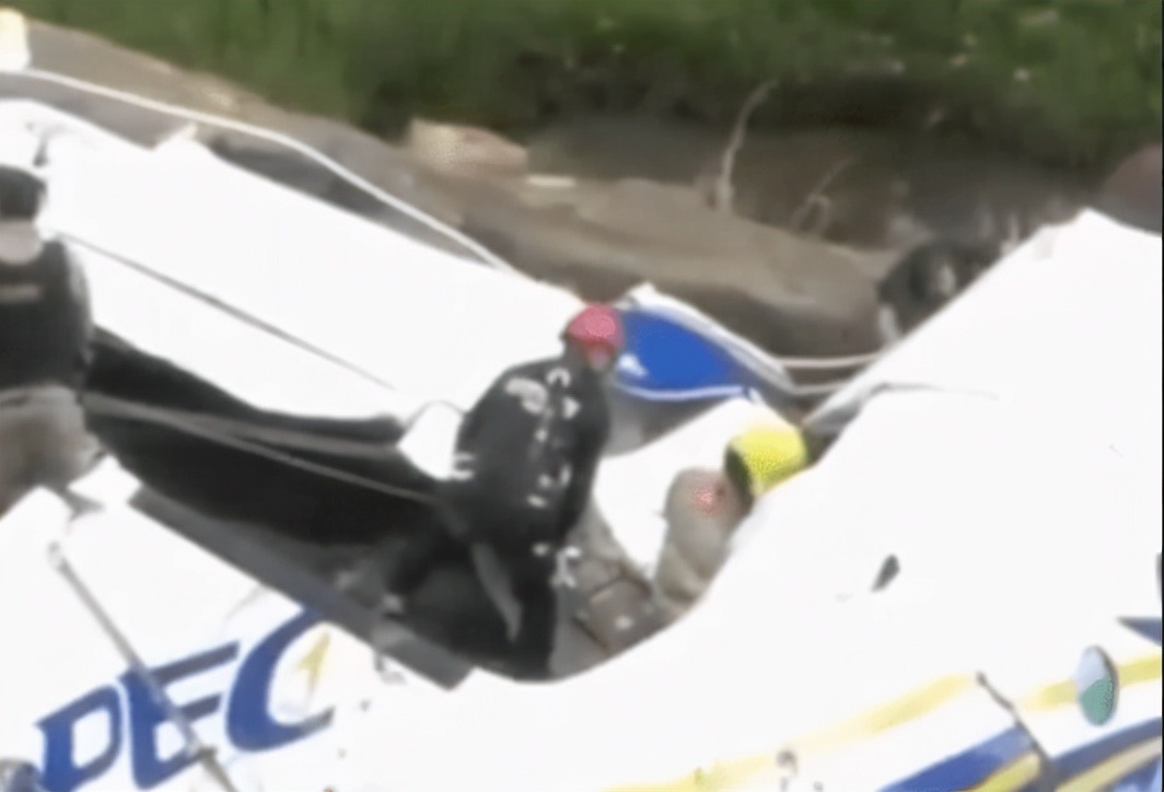 The 26-year-old female singer crashed and died. The boarding video was ...