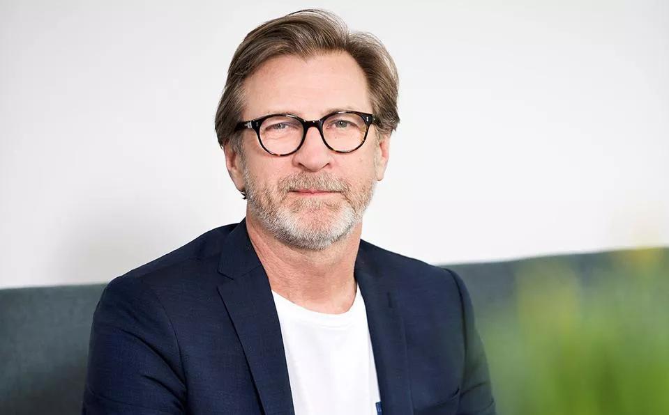 Planning smart charging routes for electric vehicles - iNEWS