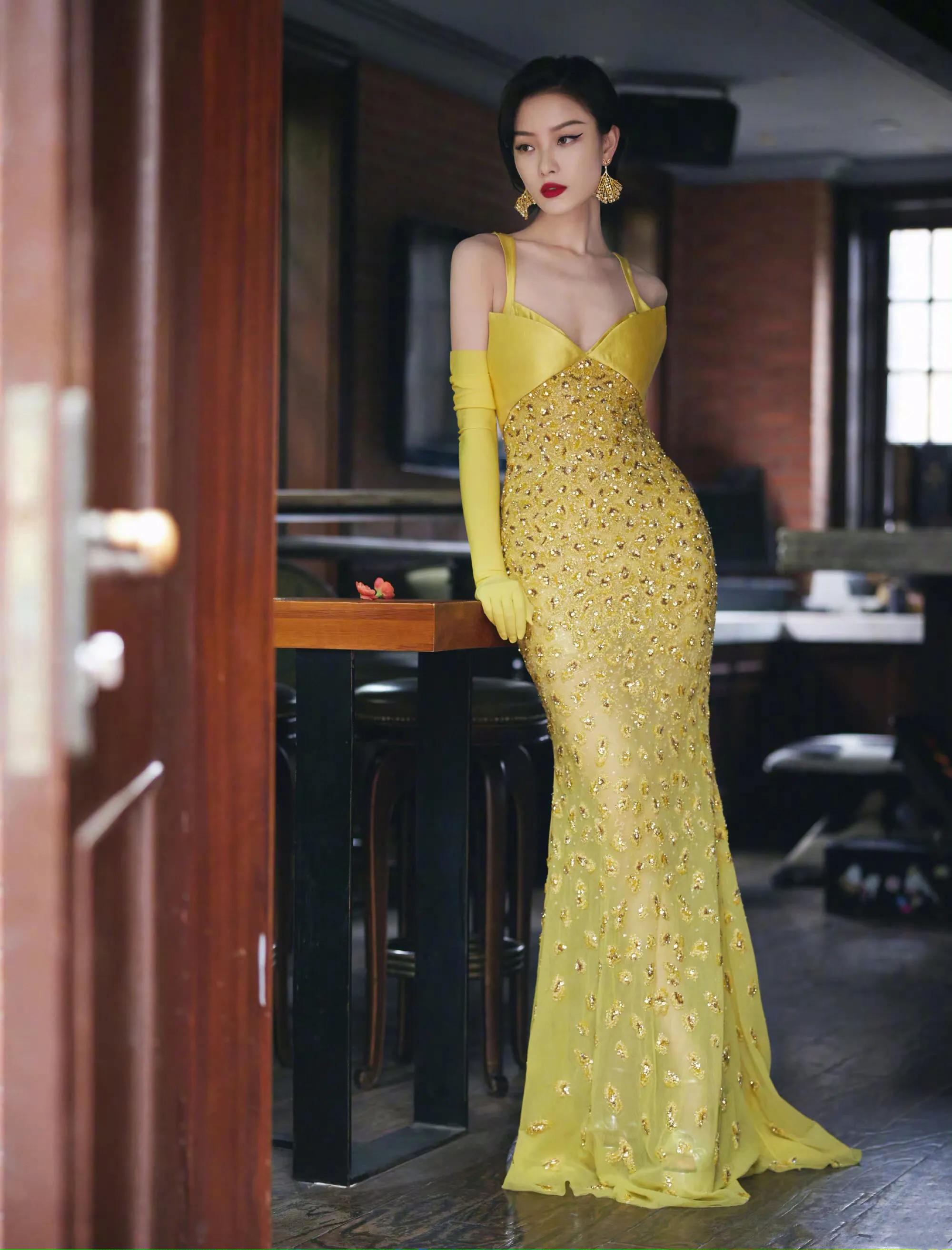 Ni Ni, whose clothes are "opened", is so good! - iNEWS