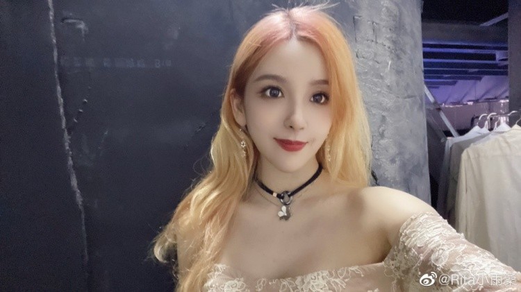 LPL female commentator Rita releases the single "Starting to Genting ...