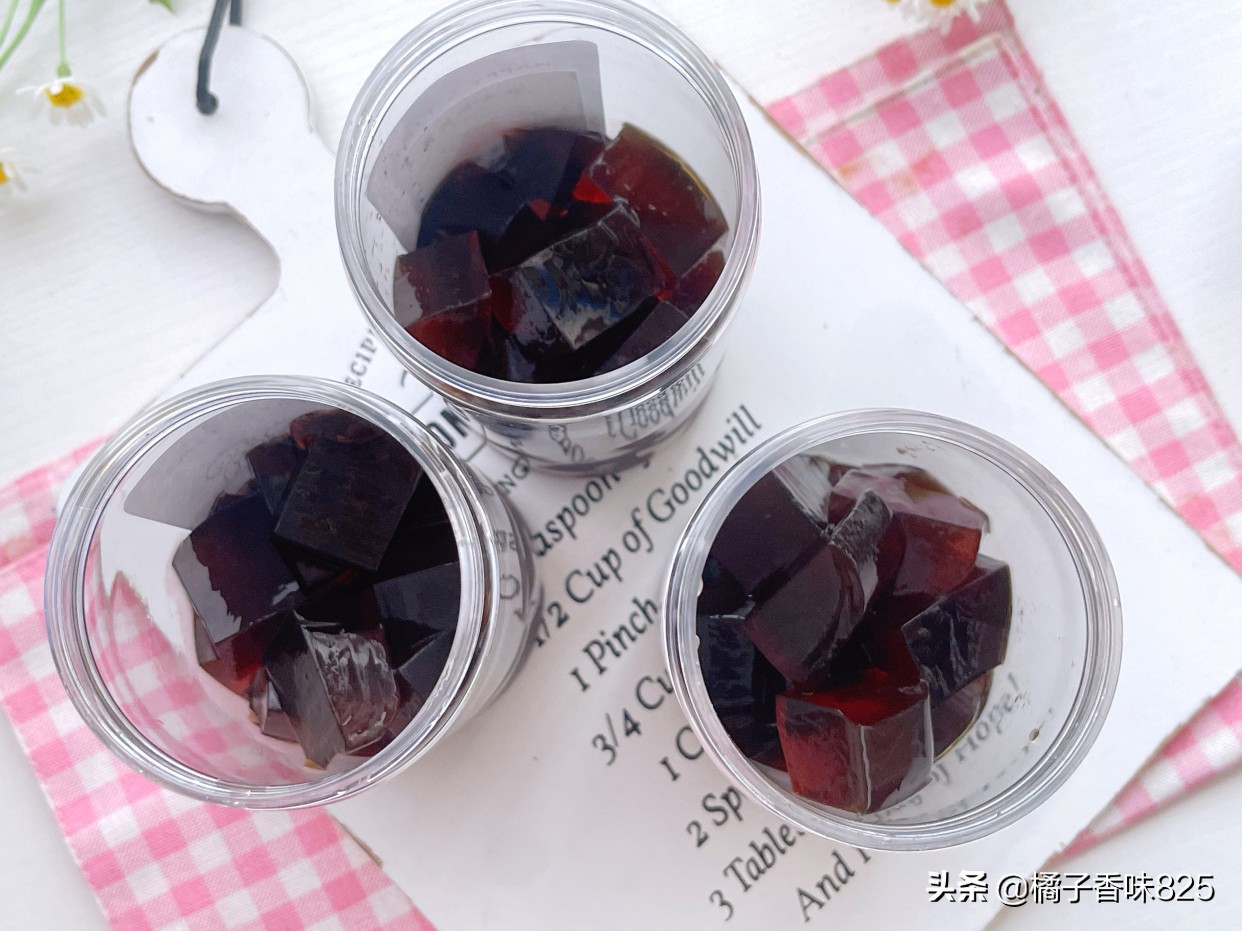 The black diamond roasted milk in the milk tea shop is a popular ...