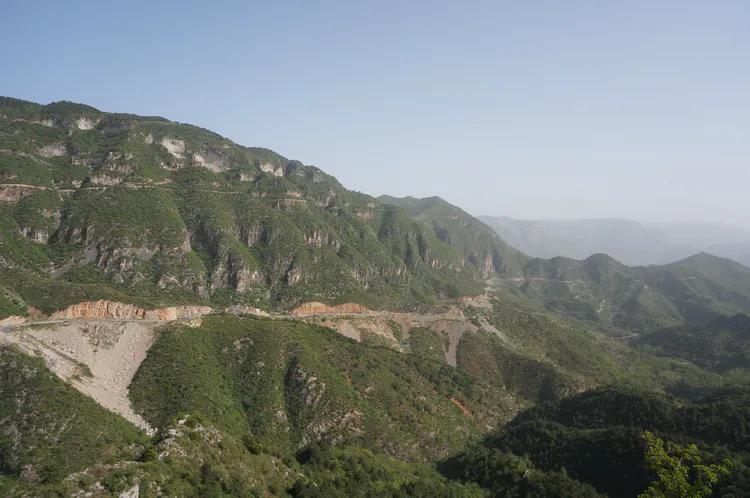 "Tiansheng Bridge" in Goose House Village on Taihang Mountain - iNEWS