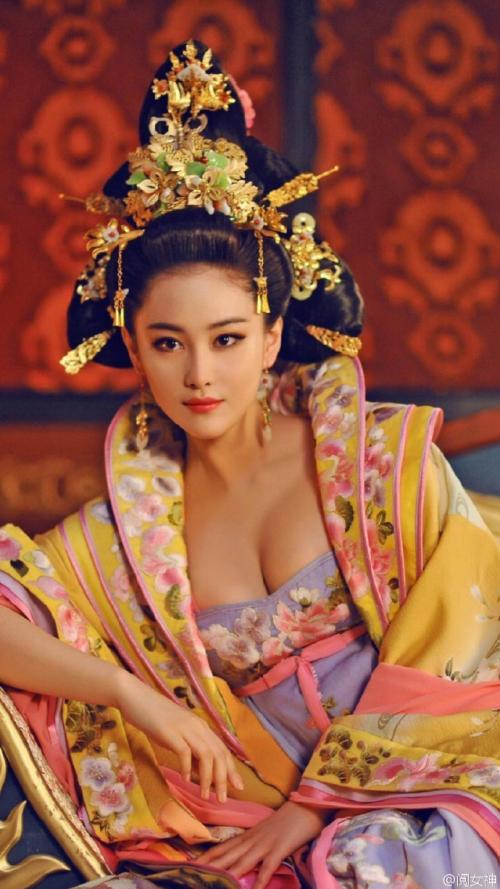 Sexy and Charming——Zhang Xinyu - iNEWS