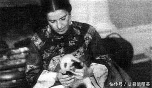 What happened to the American woman who took the giant panda out of the ...