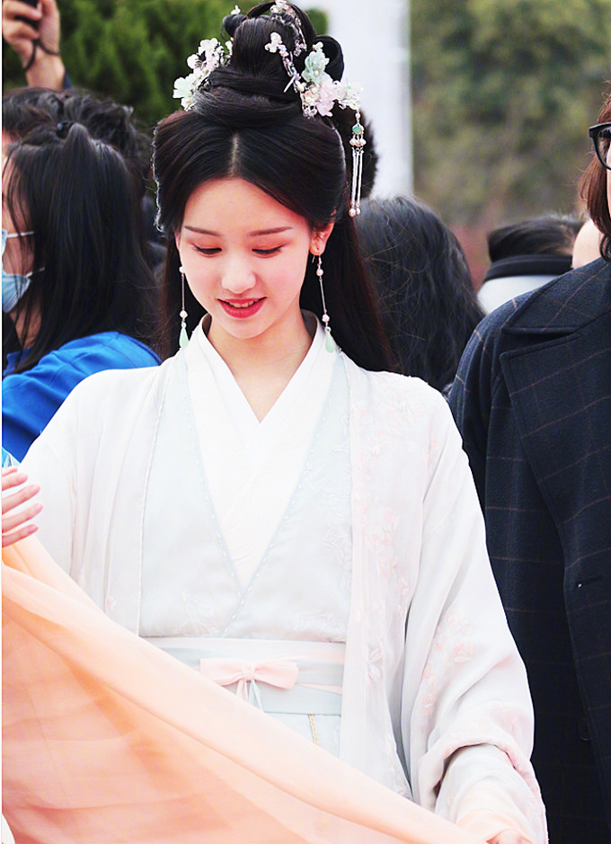 Chen Duling's new drama looks like a fairy in ancient costumes, and he ...