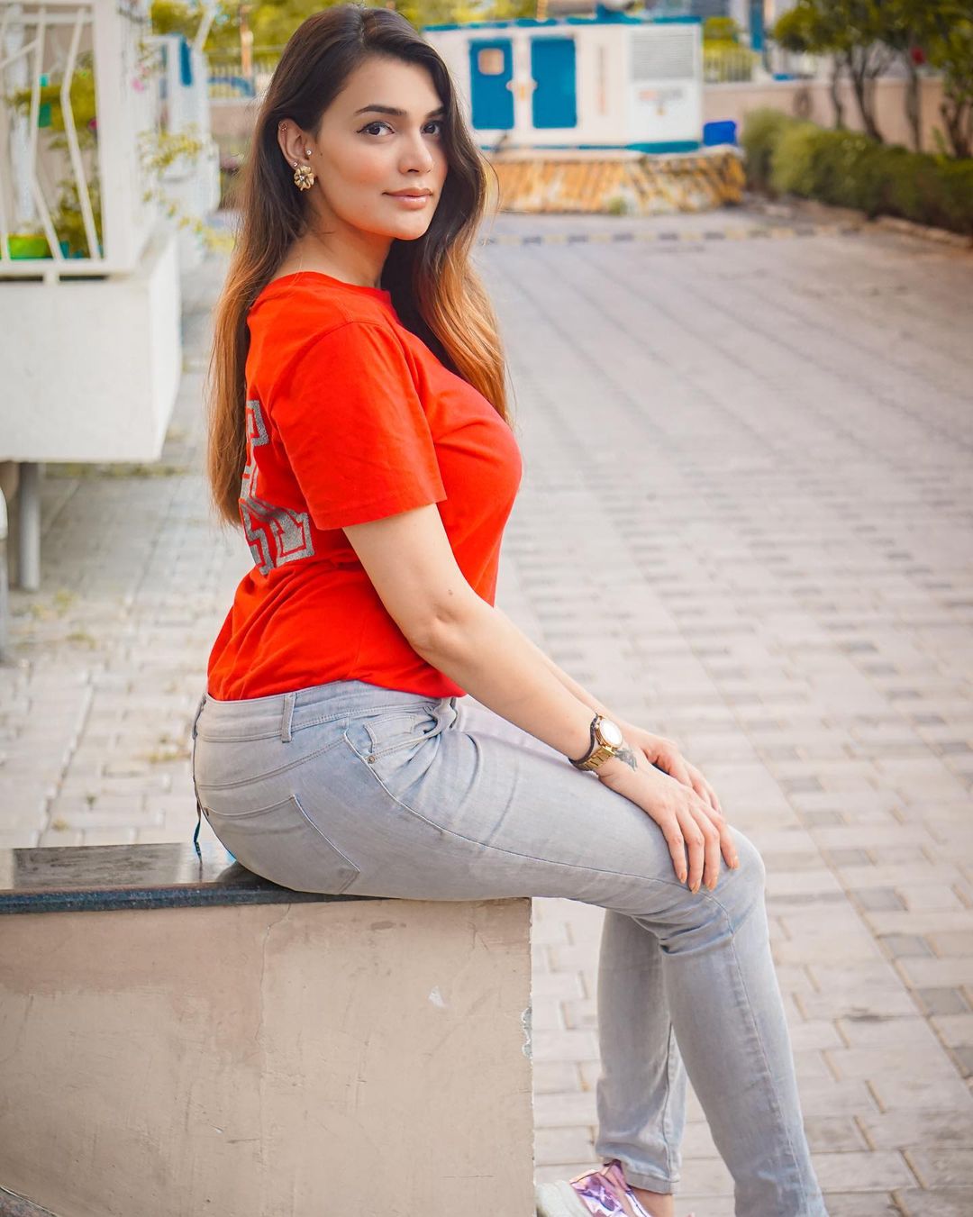 An Indian model with a height of 168cm, looks sweet, and her graceful ...
