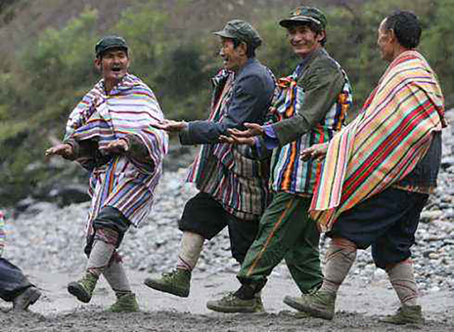 The same tribe on the border between China and Myanmar has different ...