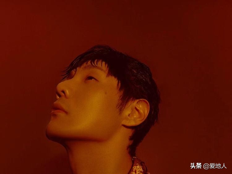 What kind of song is Li Ronghao's new song like a Hong Kong movie? - iNEWS