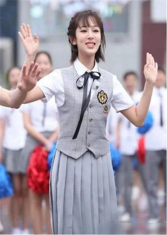 Popular actresses wear school uniforms, Zhao Liying is agile, Yang Zi ...