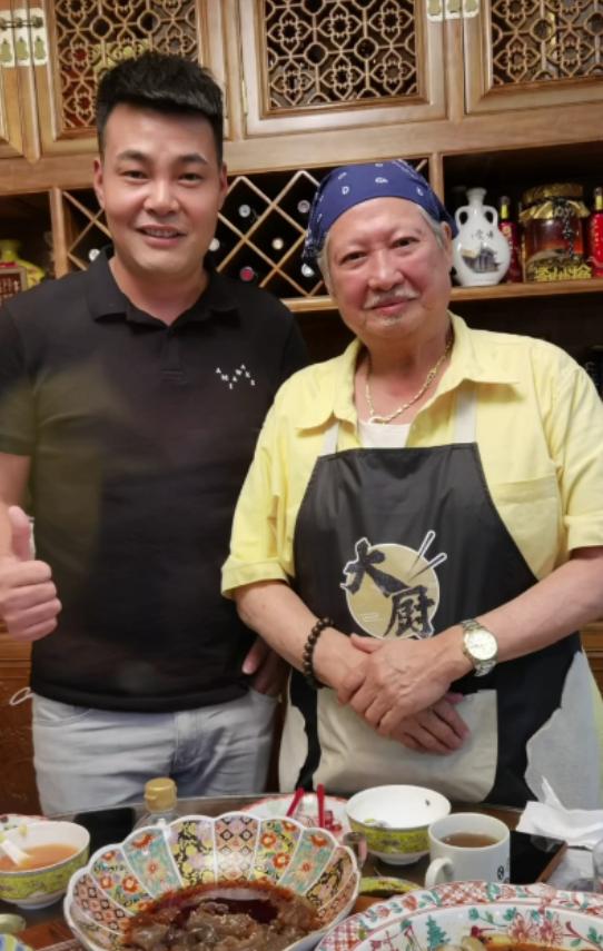 Sammo Hung has a dinner with friends, luxury houses are exposed, famous ...