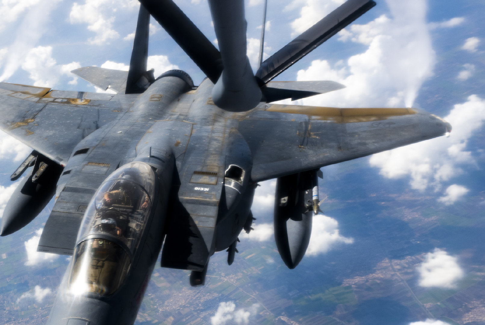 Is the erosion of sand and dust so severe?U.S. F-15E fighter jets are ...