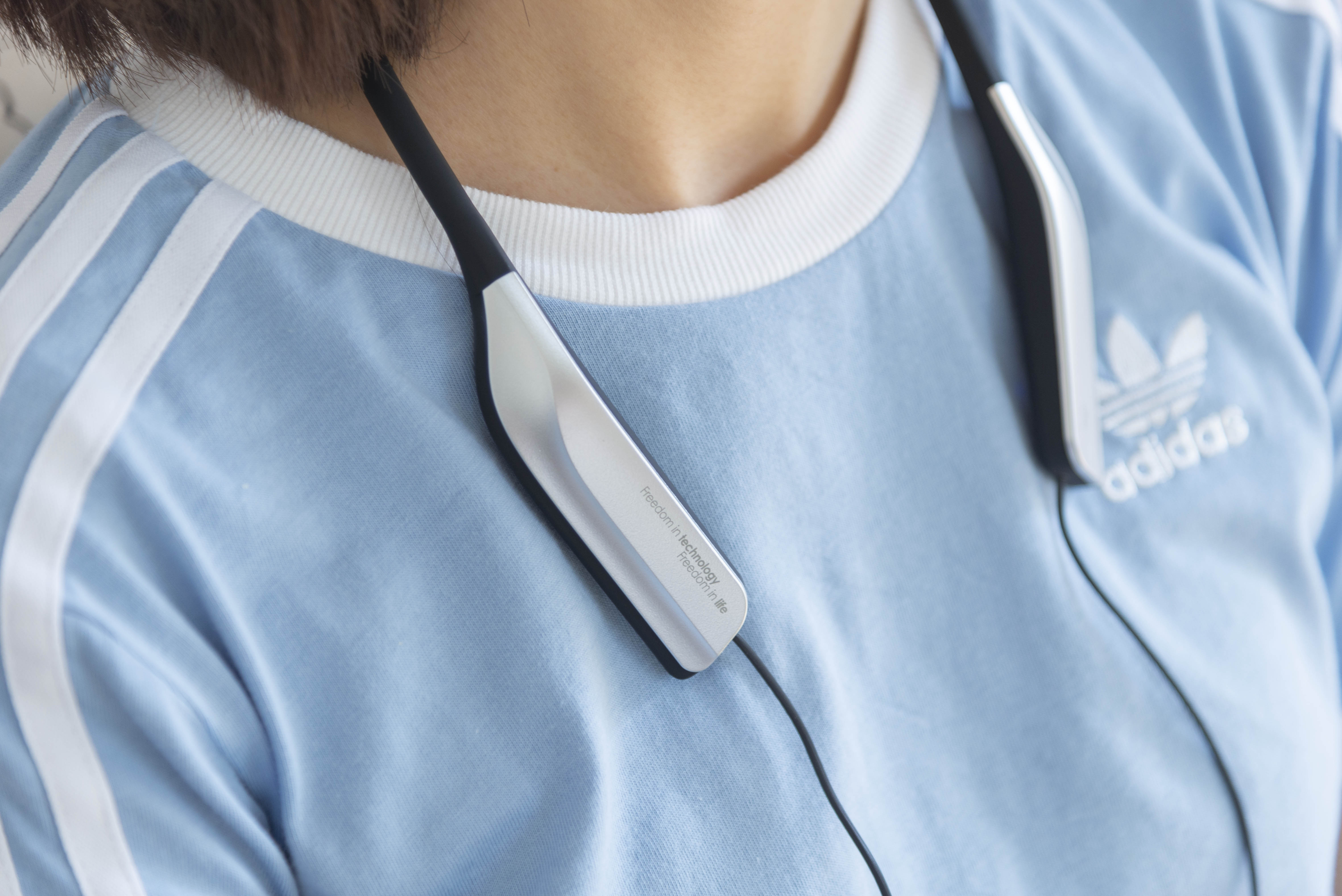 aigo collar digital player: Bluetooth headsets are common, but have you ...