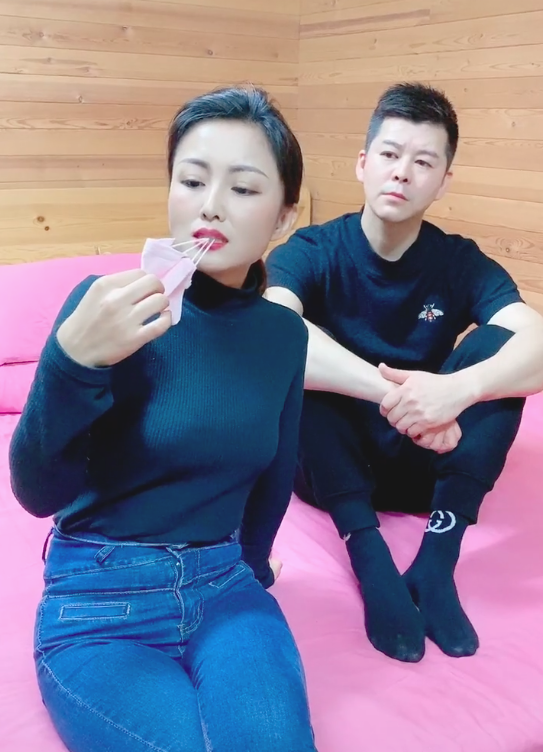 The most beautiful disciple of Zhao Benshan? Wang Xiaohu's 7-year-old wife is rarely exposed ...