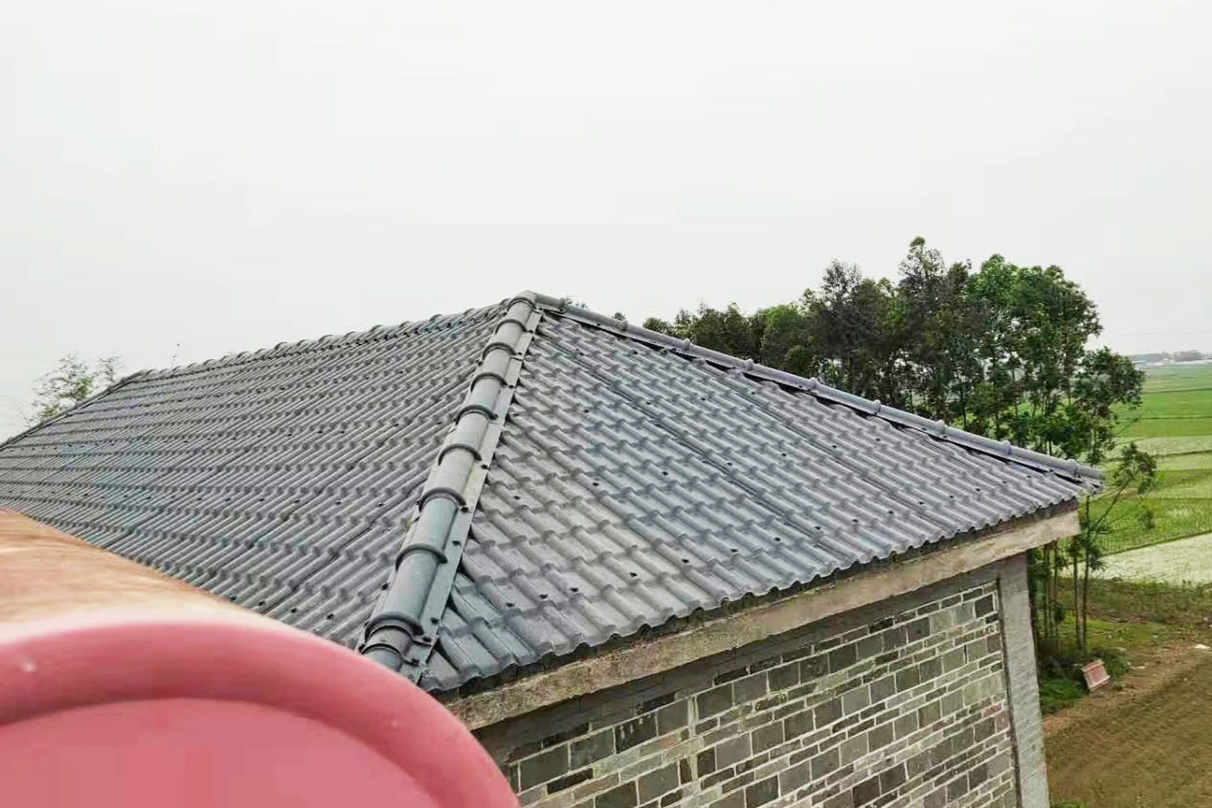 Do resin tile roofs need to be installed with lightning protection ...