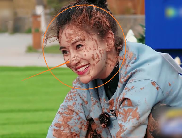 Song Yuqi hit her face with a pillow and watched the changes in her ...