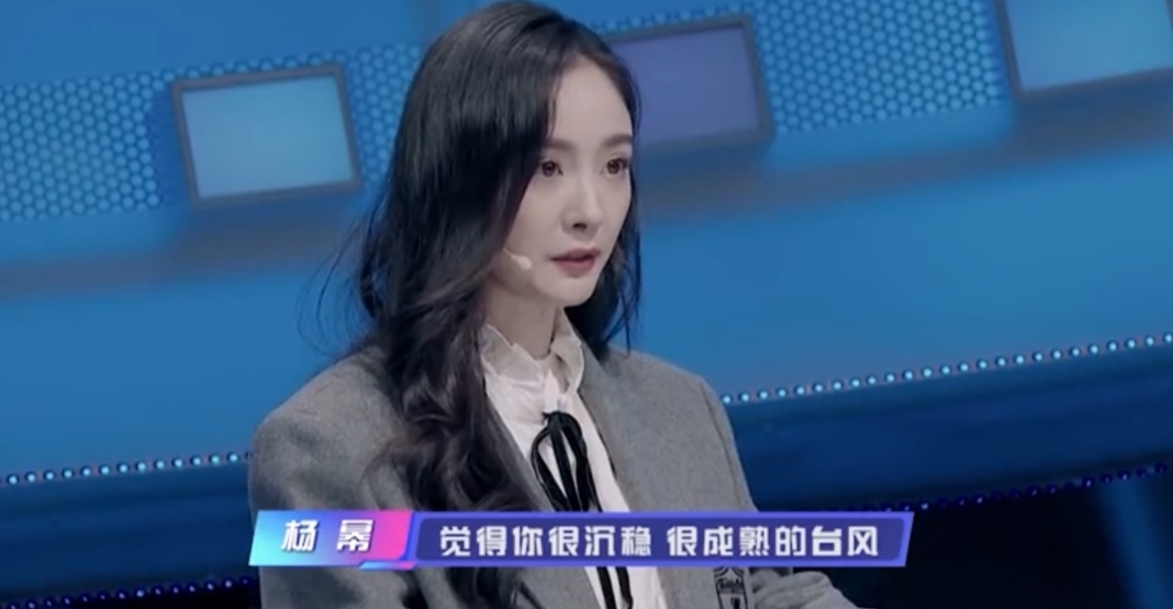 Huang Zihong became the first CCTV artist to sign contract. It was ...