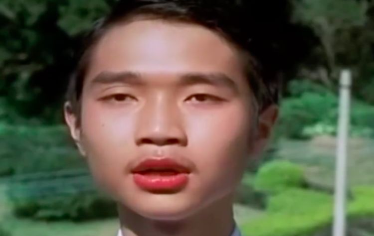 He is a supporting role of Stephen Chow, and he has always acted in one ...