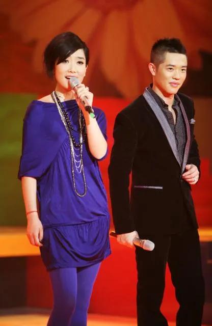 The two lead singers of Legend of Phoenix have two completely different ...