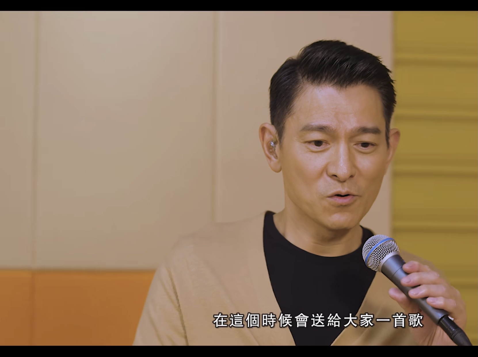 Andy Lau celebrates his 60th birthday, dressed up and singing for fans ...