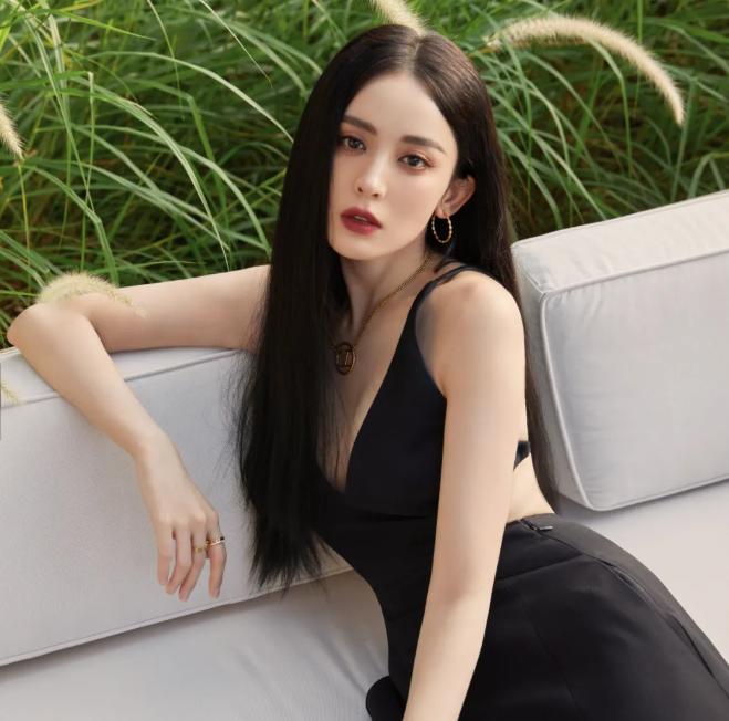 Gu Li Nazha and Guan Xiaotong are more beautiful in the same frame, Gu ...