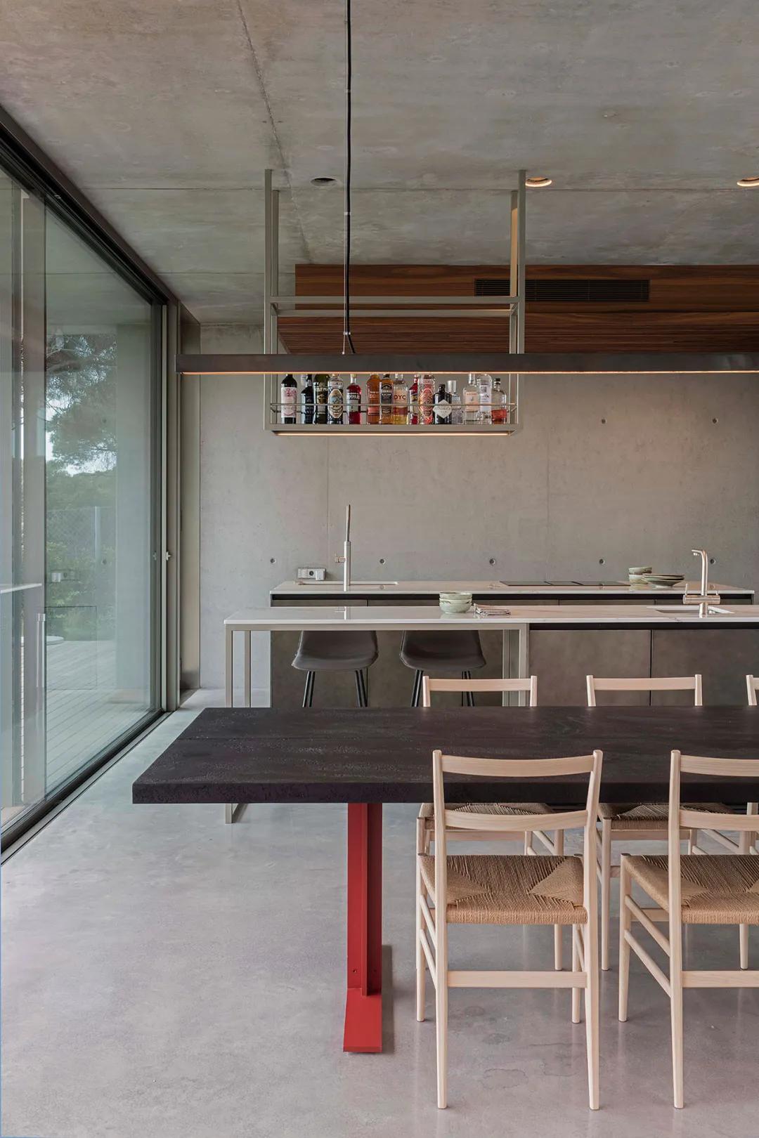 500 square meters, a brutalist villa with a Japanese garden - iMedia