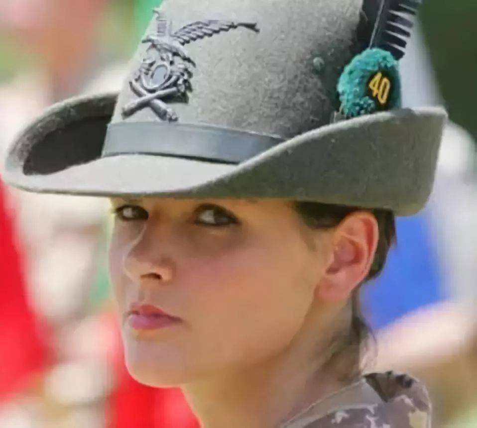 Military rank identification of each country: Italy - iNEWS