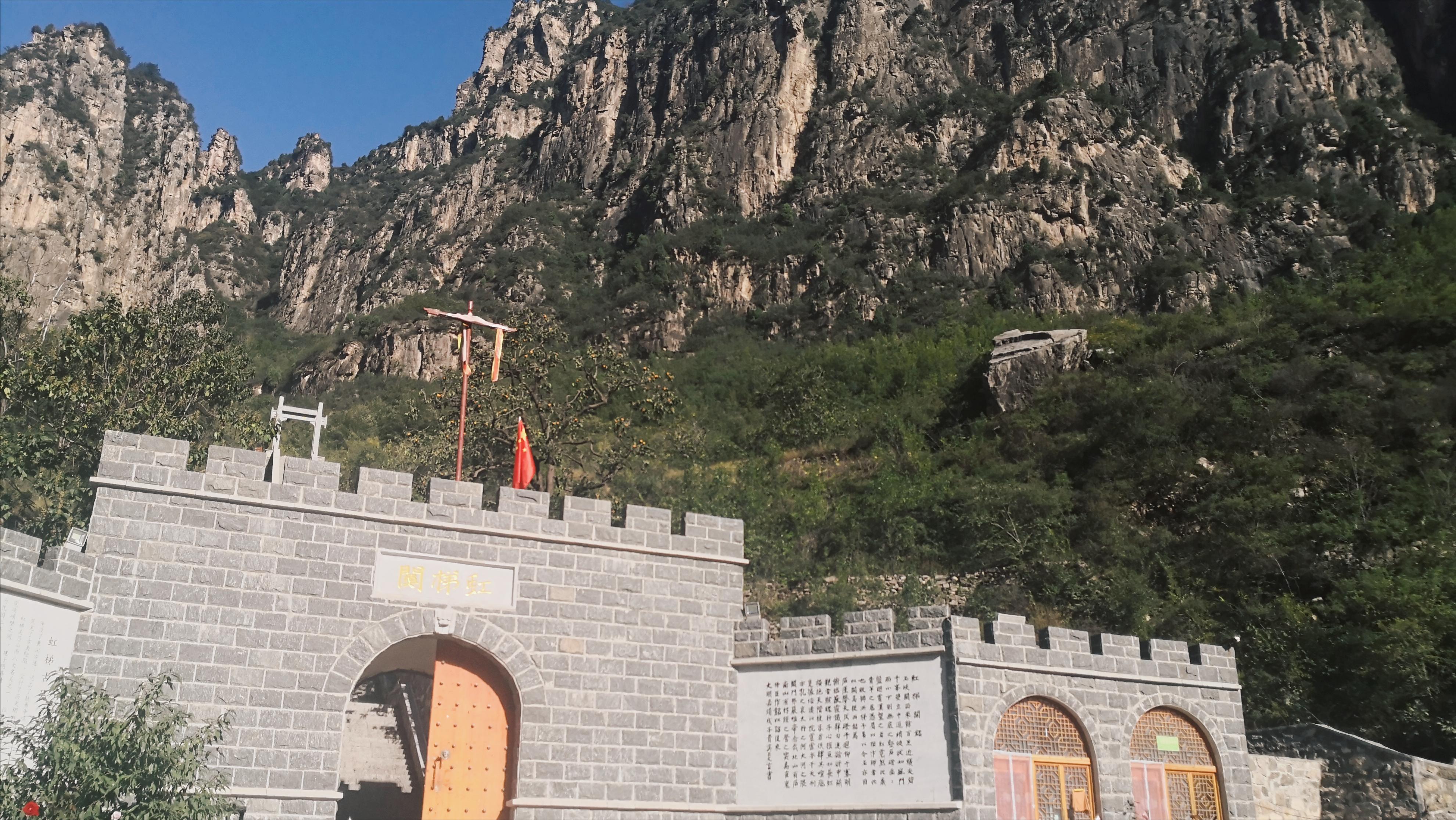 Visit the ancient village on the cliff: Hauni Village - iNEWS