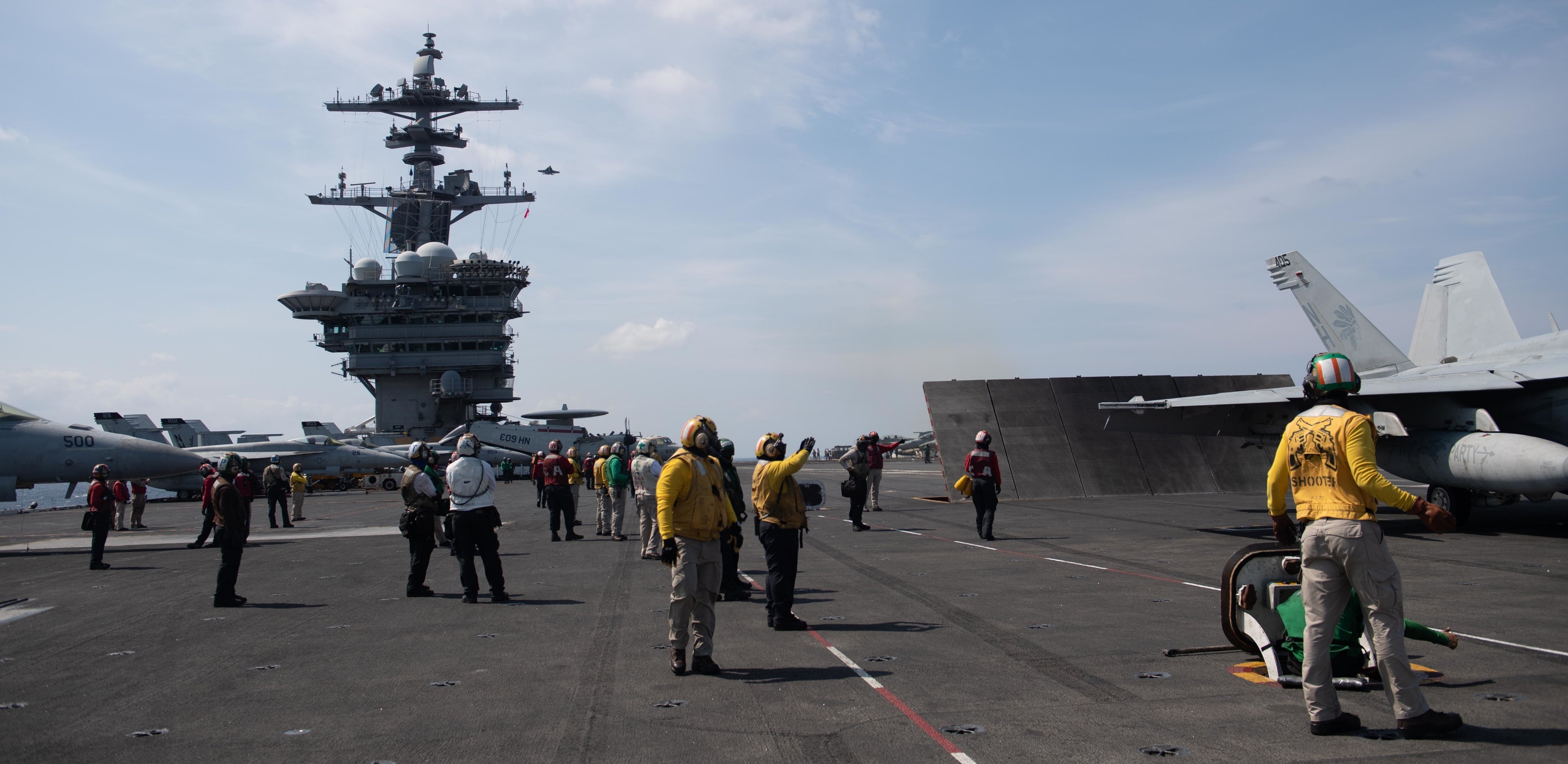 U.S. aircraft carrier escapes through the Philippine Strait: the ...