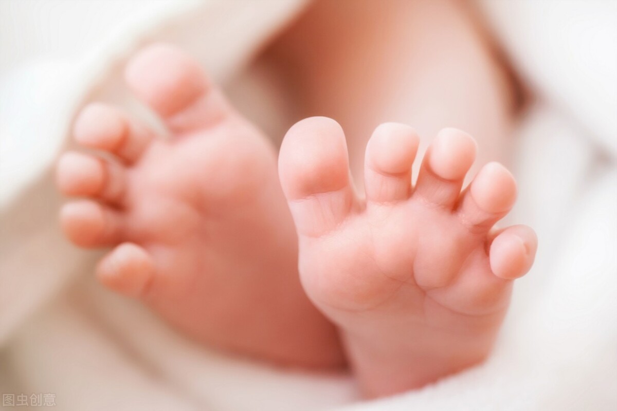 My baby's toenails are upturned. What is going on and what should I do ...