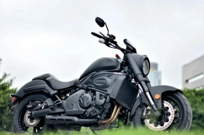 A domestically made 500cc cruiser with a large 17-liter fuel tank and ...