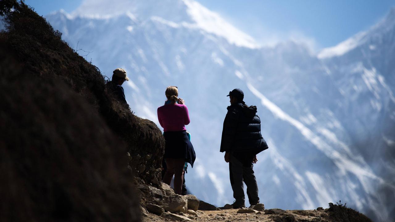 Green boots, sleeping beauty, resting person, the body of Mount Everest ...