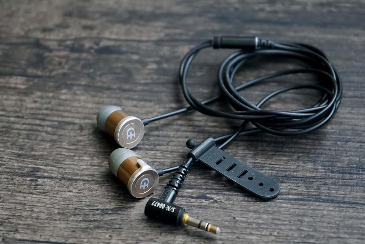 Which is better, dynamic iron earphone or dynamic earphone?I've been ...
