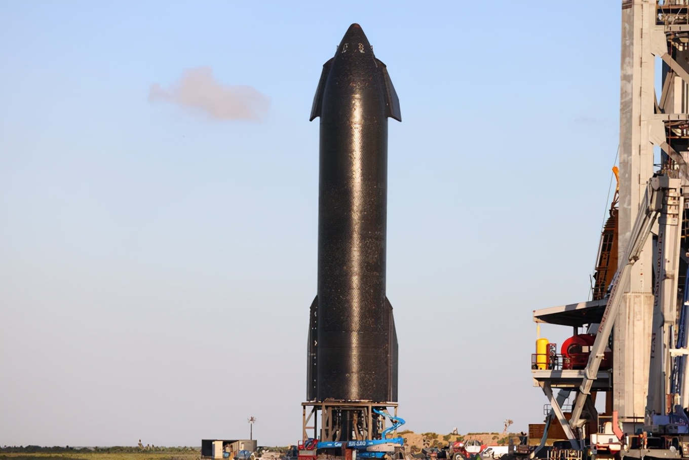 The picture shows the SpaceX starship SN21 under construction - iNEWS